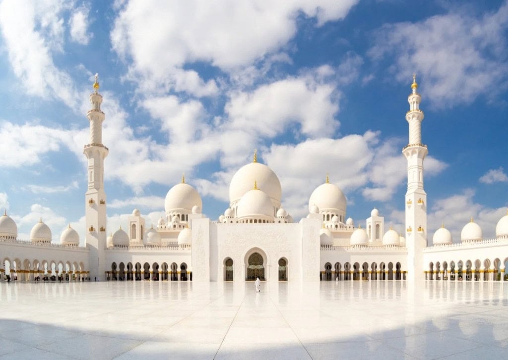 2025 Travel Guide to Sheikh Zayed Grand Mosque in Abu Dhabi